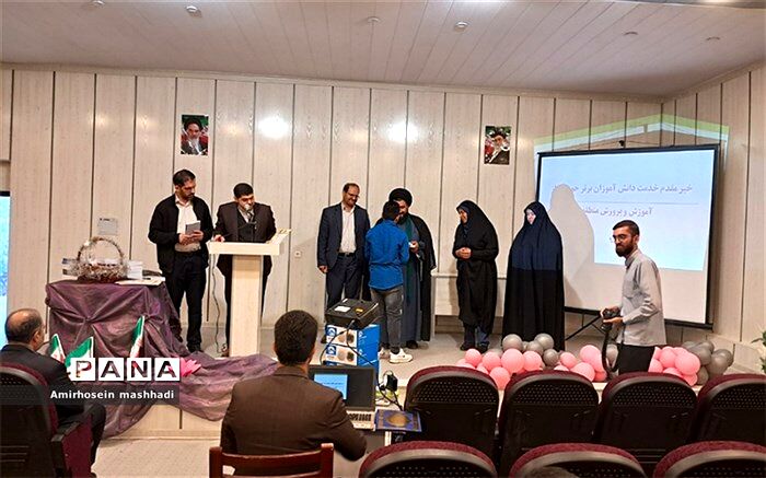 مراسم تقدیر از یاوران دانش‌آموز و فرهنگی نماز جمعه در رودهن